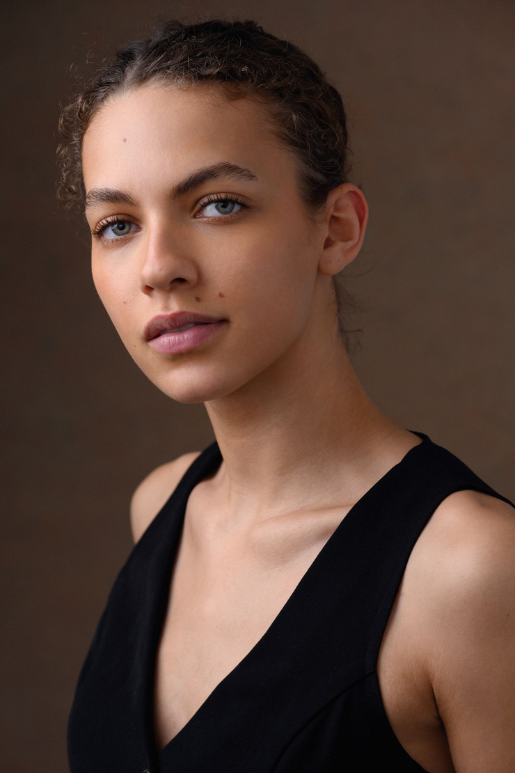 Ella Walker image