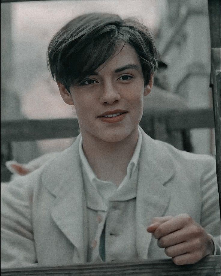 Picture of Louis Partridge