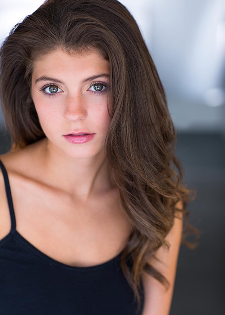 Emily Bader image