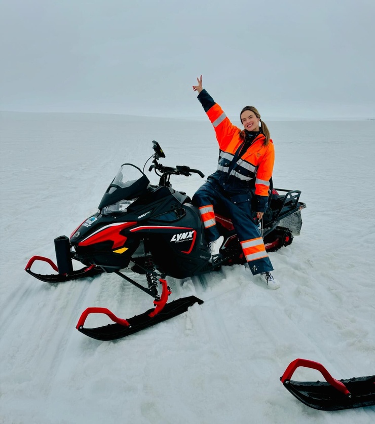 Alessandra Ambrosio image