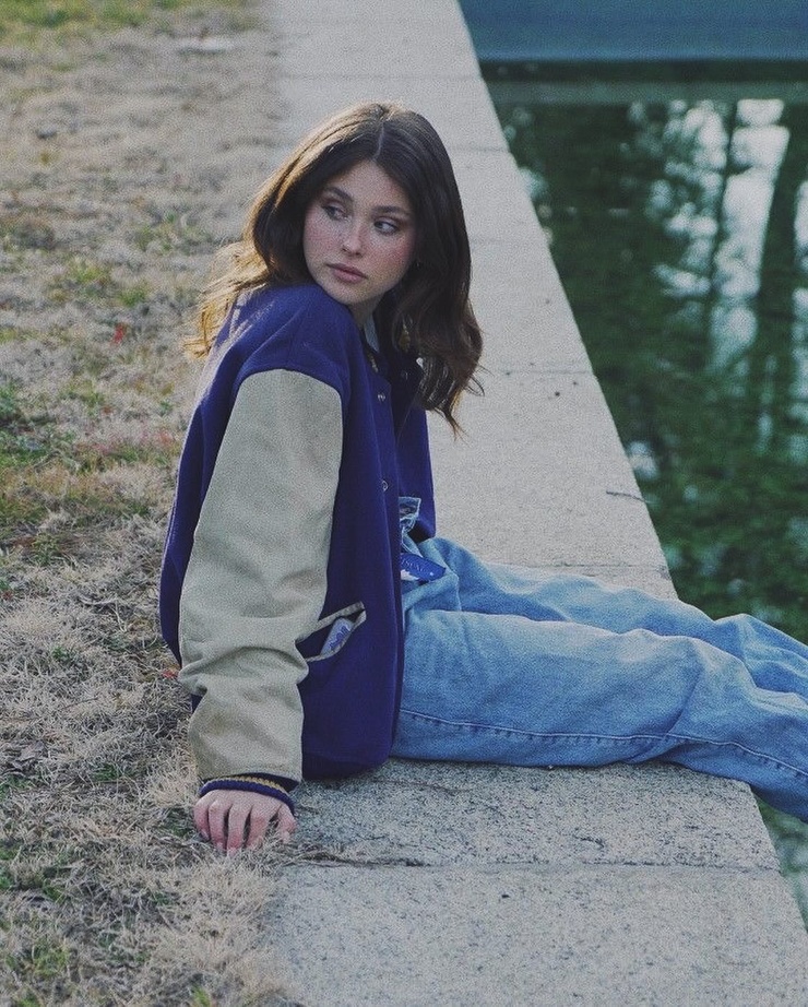 Nicole Wallace image