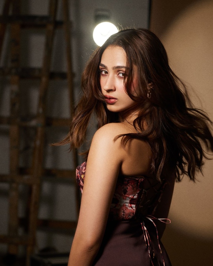 Pashmina Roshan picture