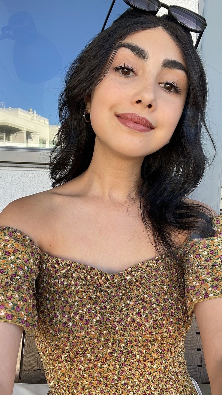Alexa Mansour image