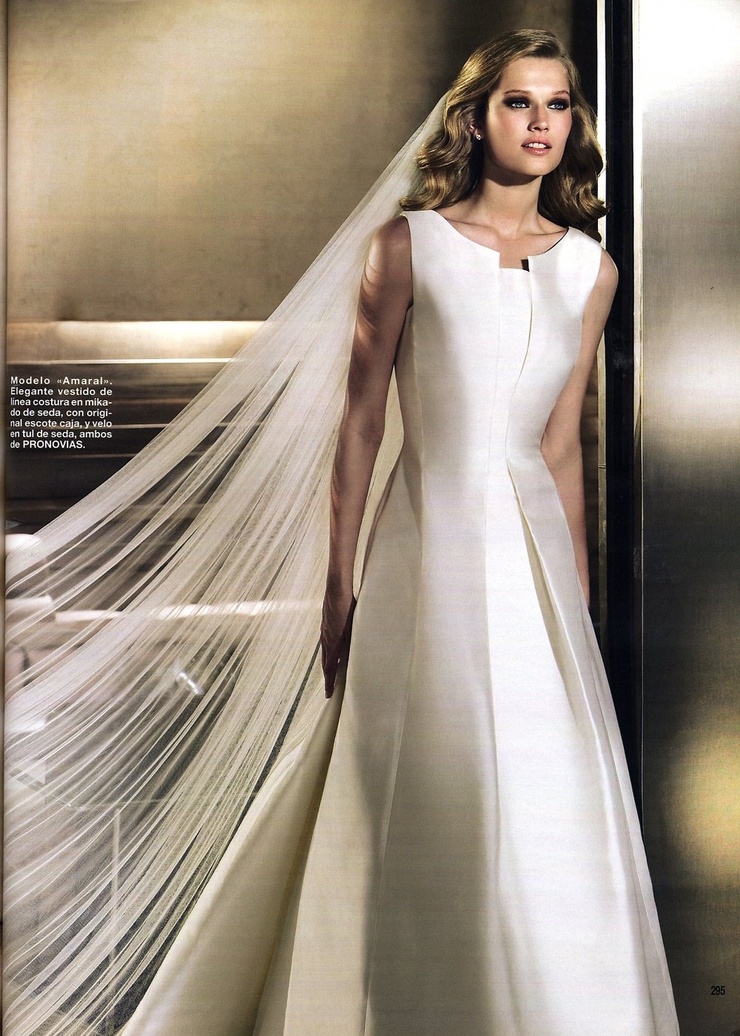 Toni Garrn image