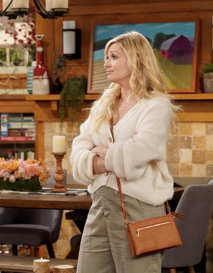 Picture of Beth Behrs