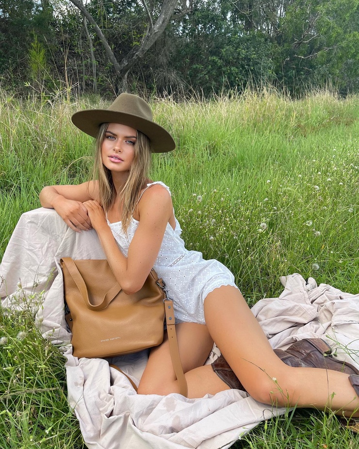 Picture of amelia ross