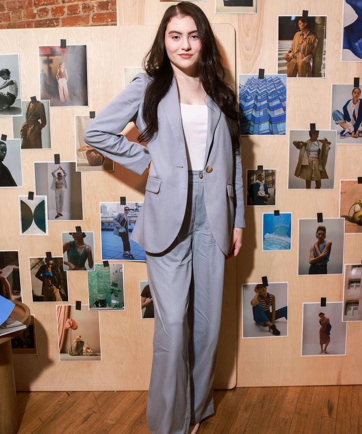 Picture of Lilla Crawford