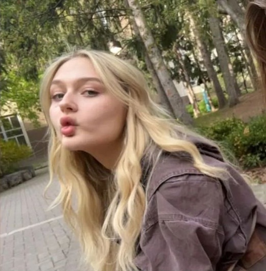 Alyvia Alyn Lind image