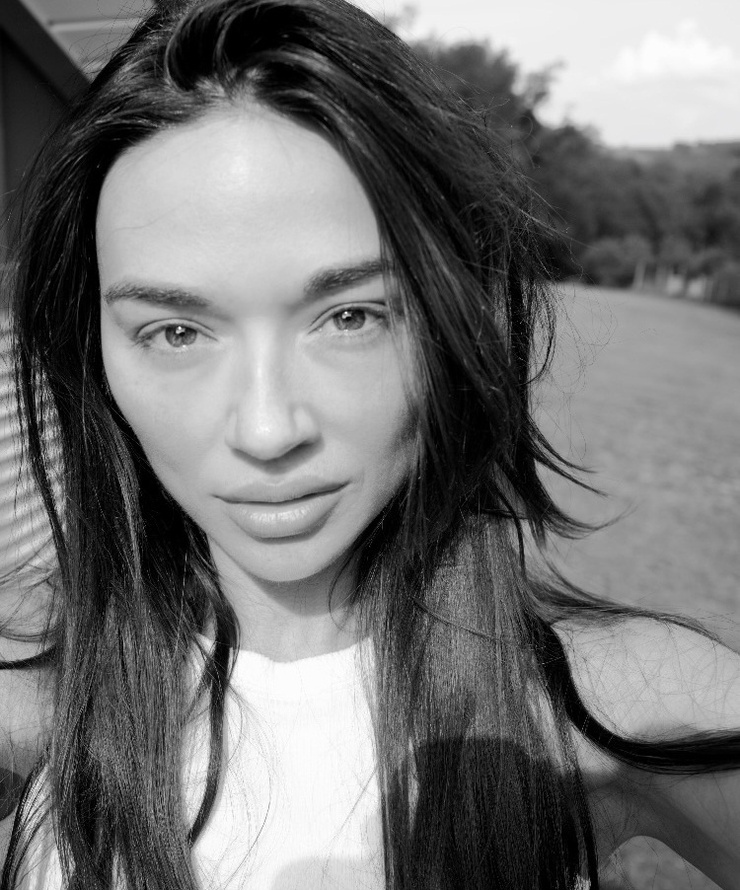 Crystal Reed picture