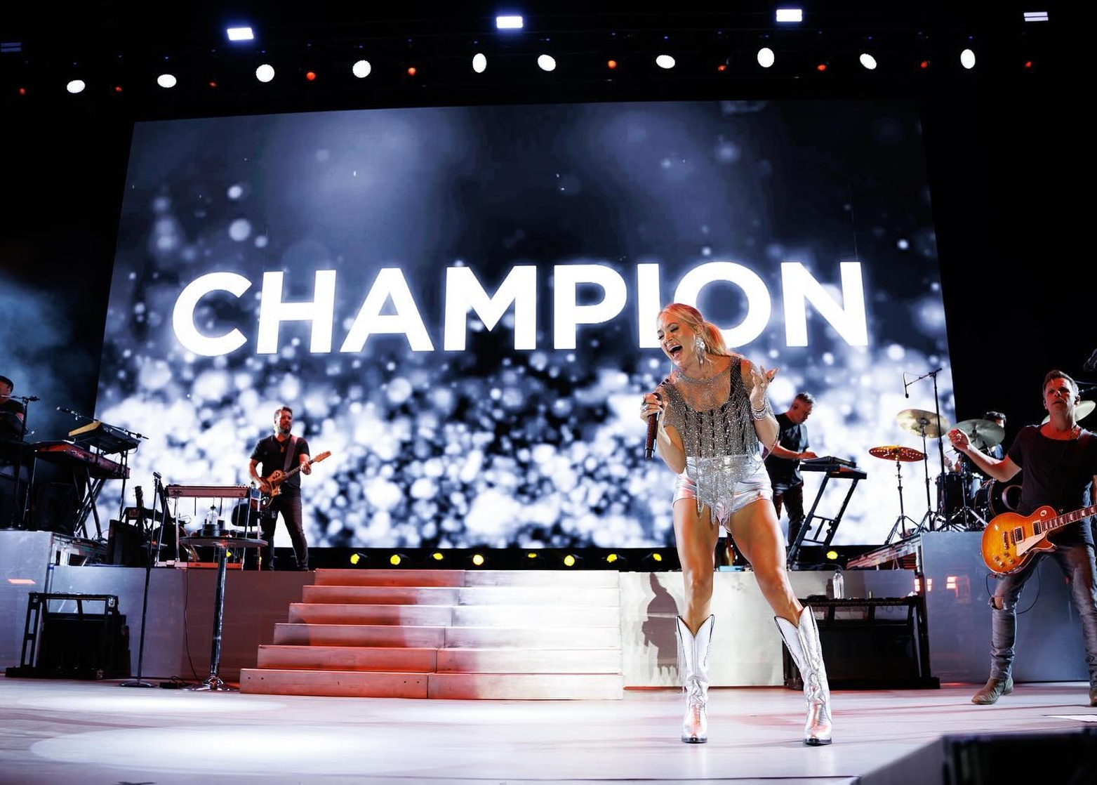 Carrie Underwood image