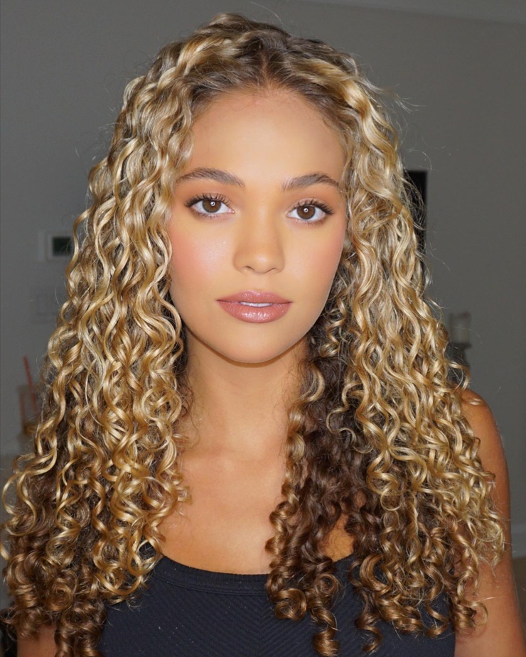 Image of Avari Lanai