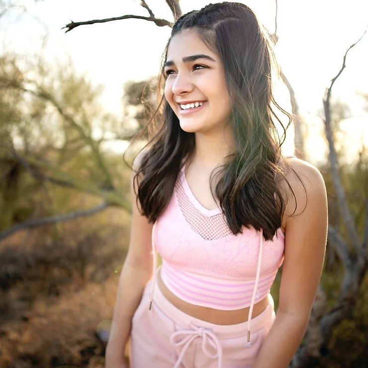 Picture of Alexandra Bull