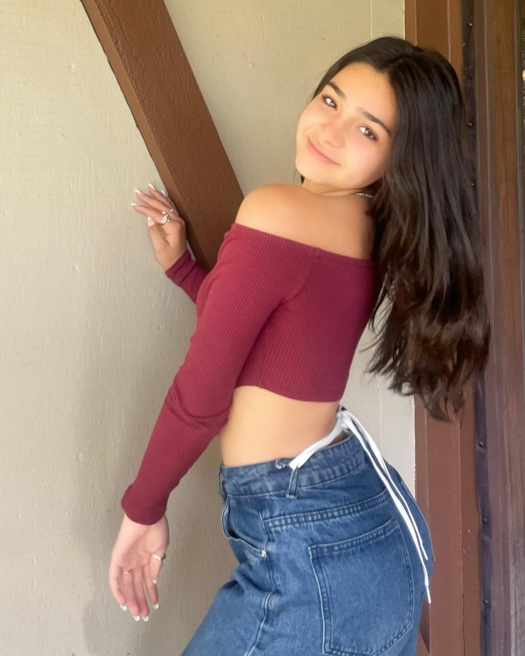 Picture of Alexandra Bull