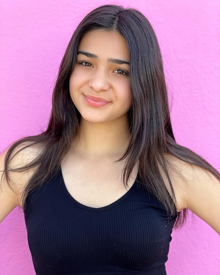 Alexandra Bull image