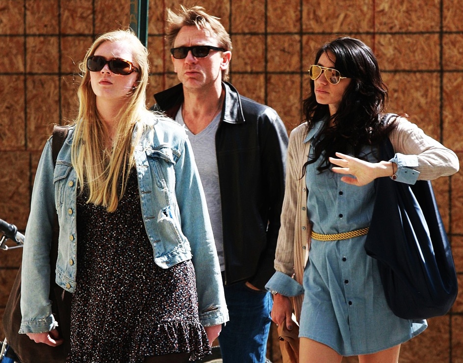 Ella, Daniel Craig, Satsuke Mitchell