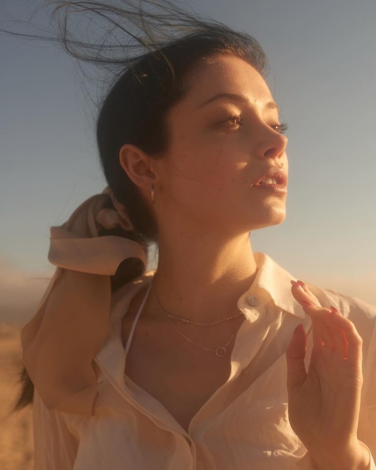 Picture of Alina Lee