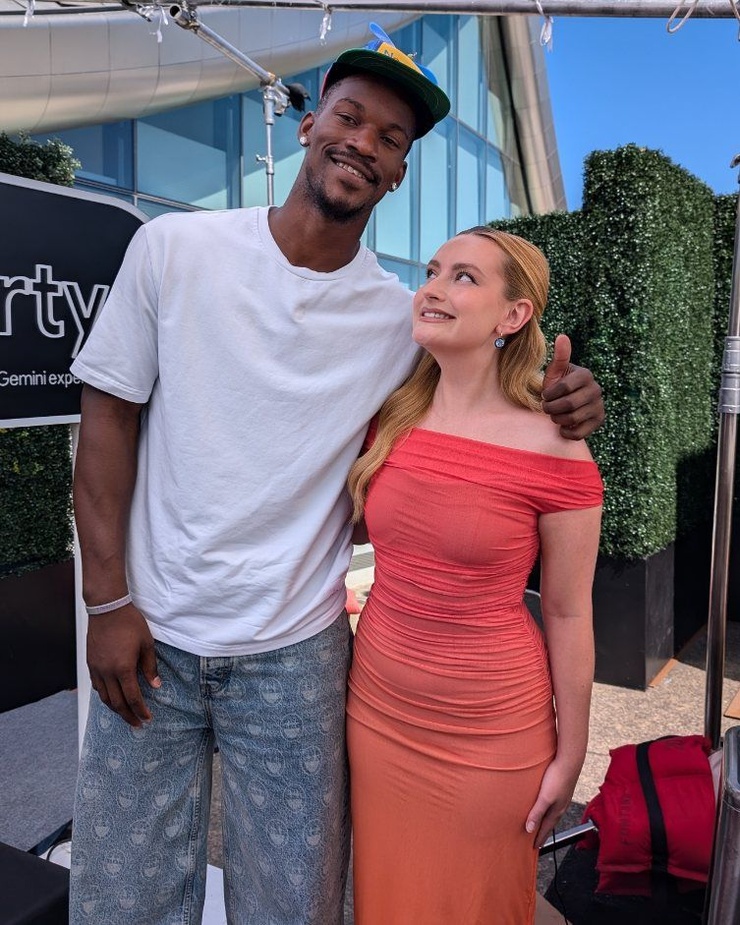 Amelia Dimoldenberg pictures and photos