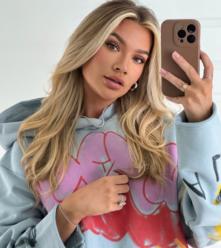 Picture of Alexa Collins