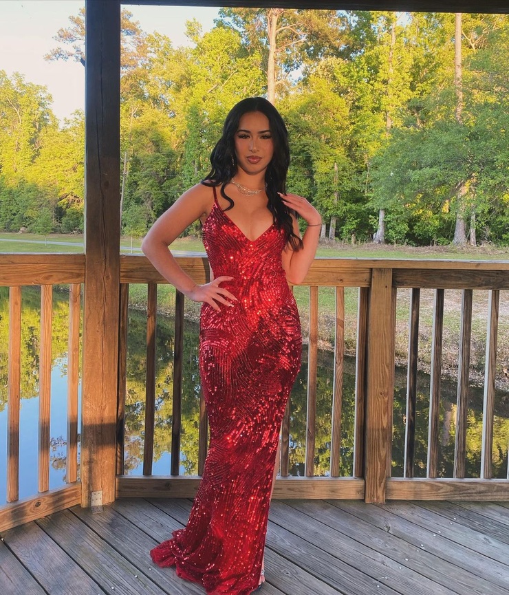 Emaleah Christou pictures and photos