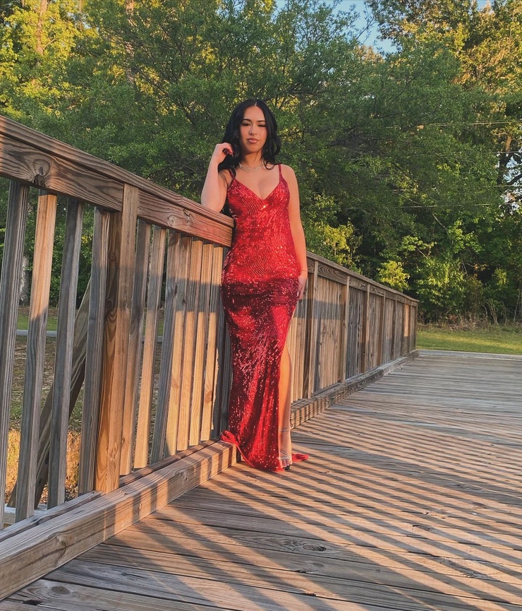 Emaleah Christou pictures and photos