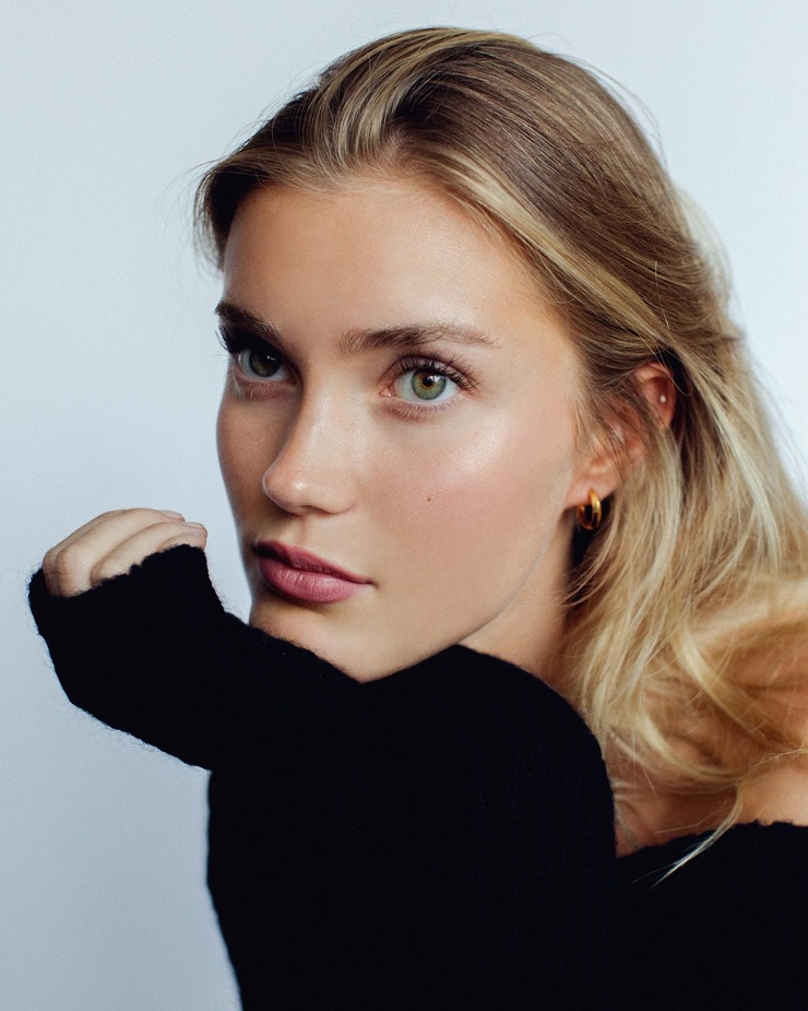 Picture of Mimi Slinger