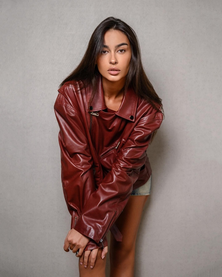 Picture of Adrola Dushi