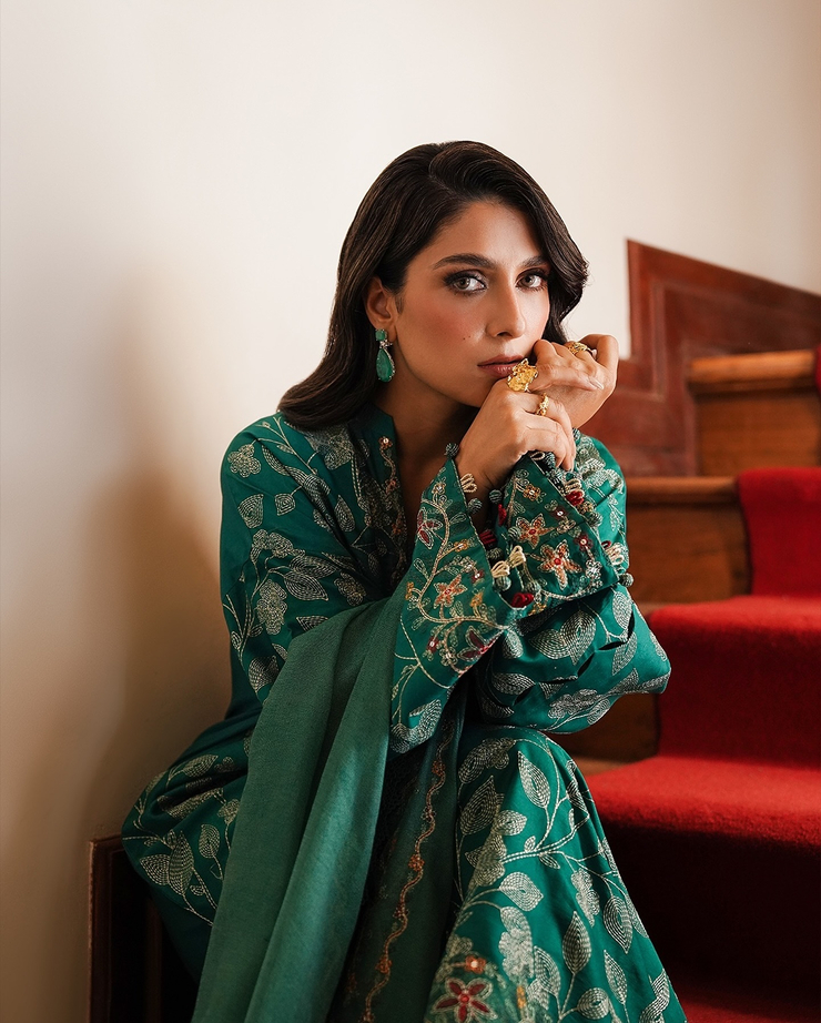 Ayeza Khan image