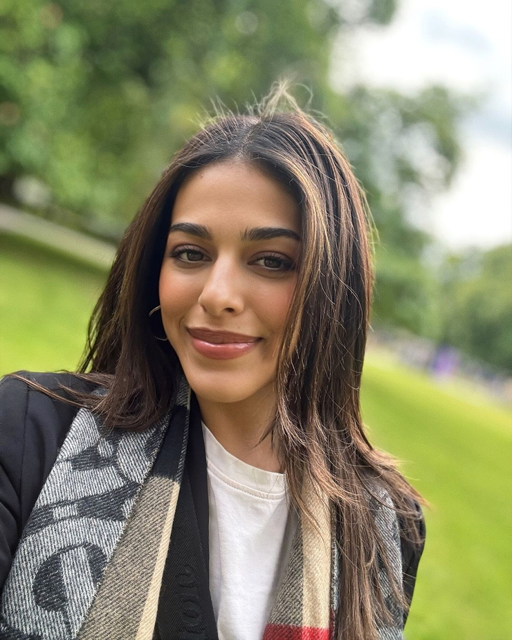 Picture of Aalia Furniturewalla