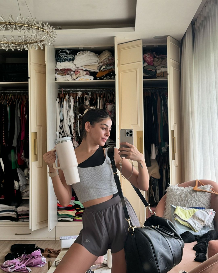 Picture of Aalia Furniturewalla