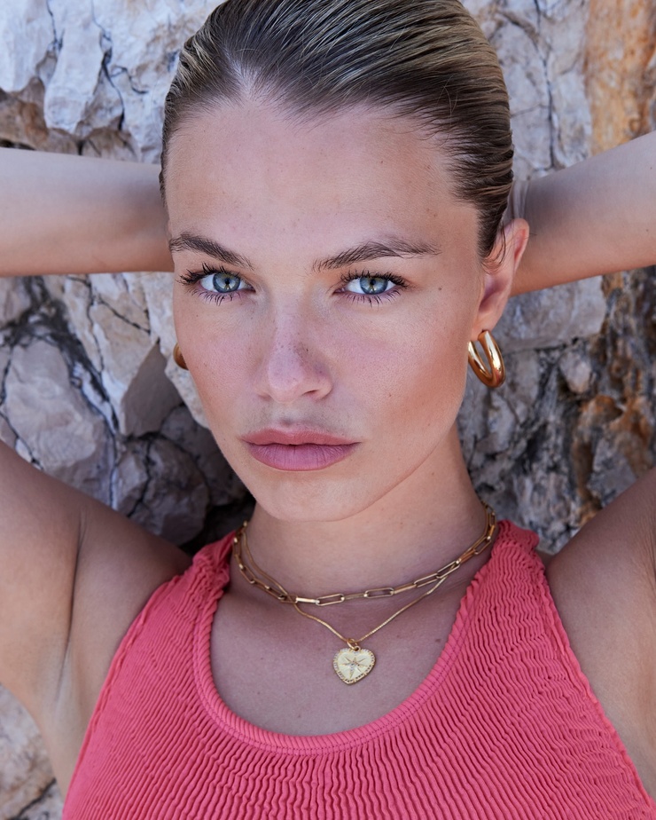 Picture of Hailey Clauson