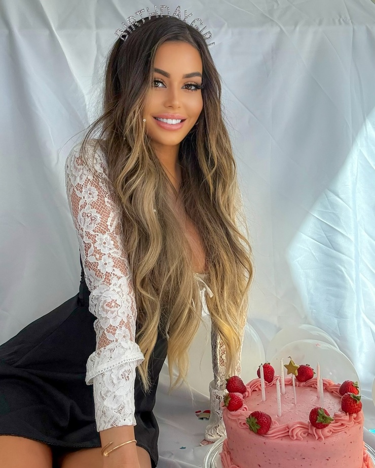 Picture of Juli Annee