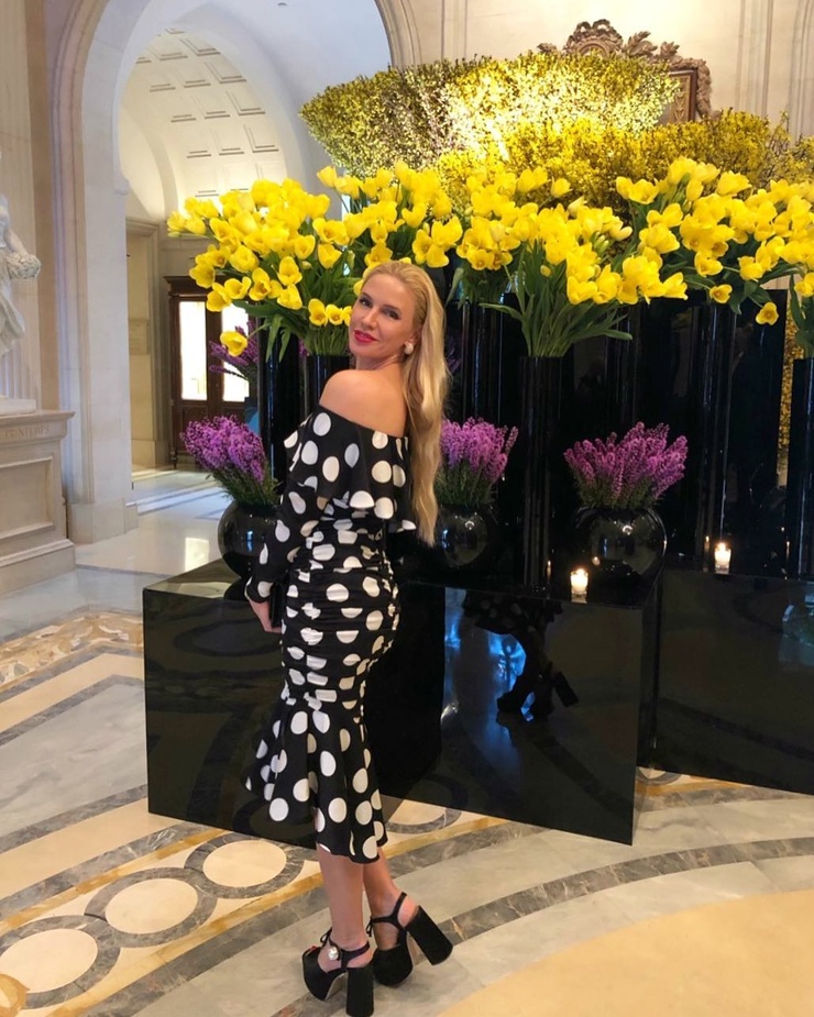 Jenia Tanaeva pictures and photos