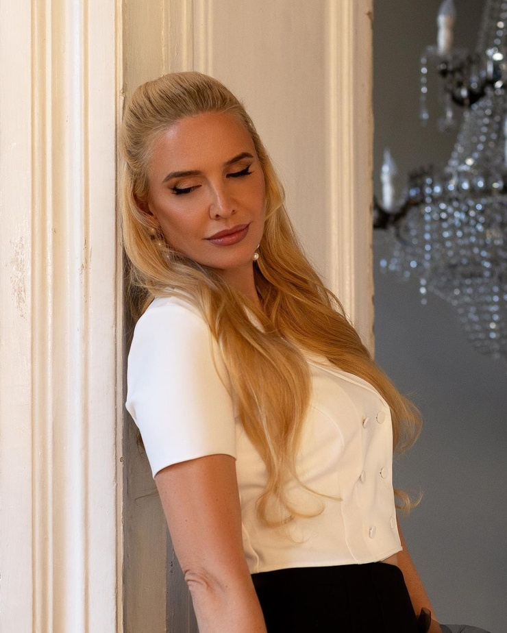 Jenia Tanaeva pictures and photos