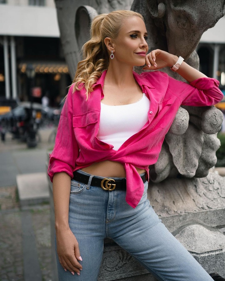 Jenia Tanaeva pictures and photos