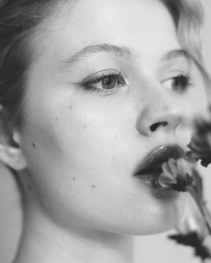 Picture of Luna (model)