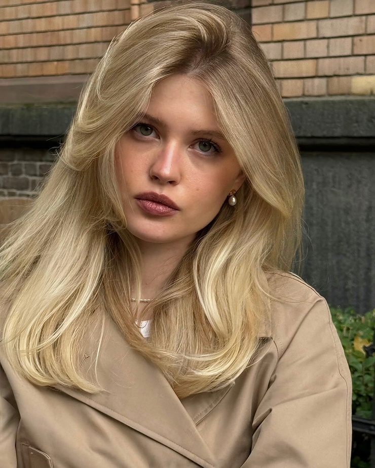 Image of Luna (model)