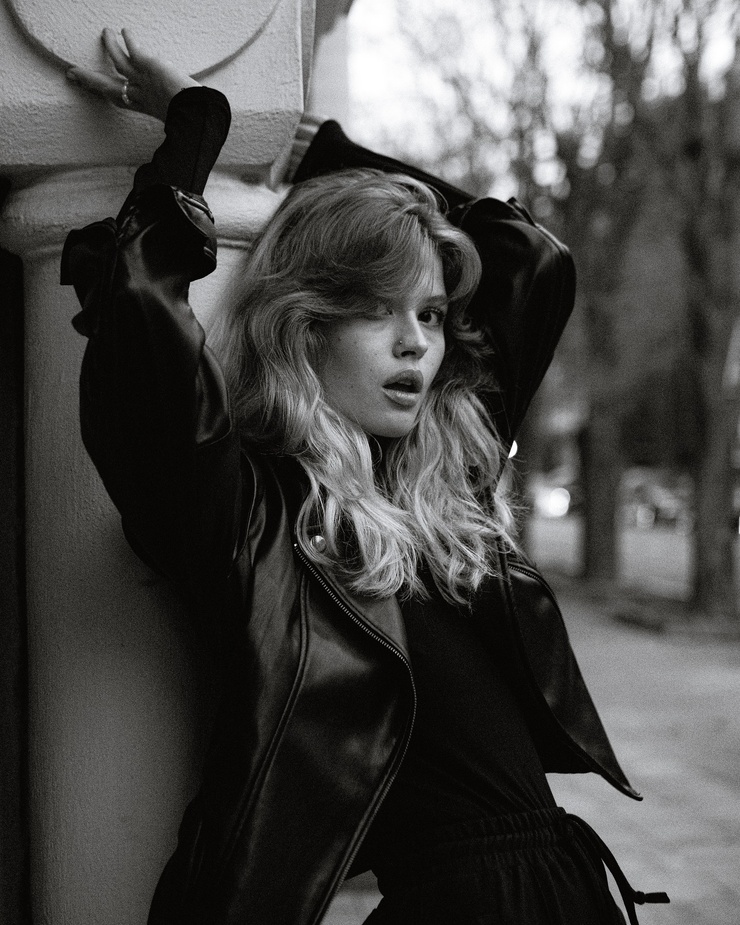 Picture of Luna (model)