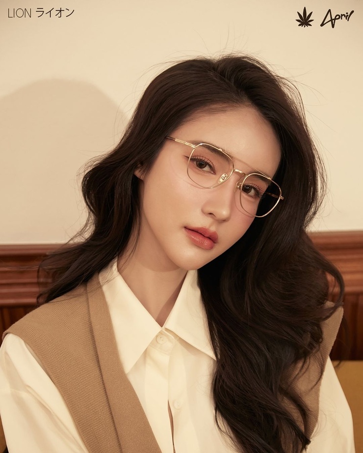 Picture of Yoshi Rinrada Thurapan