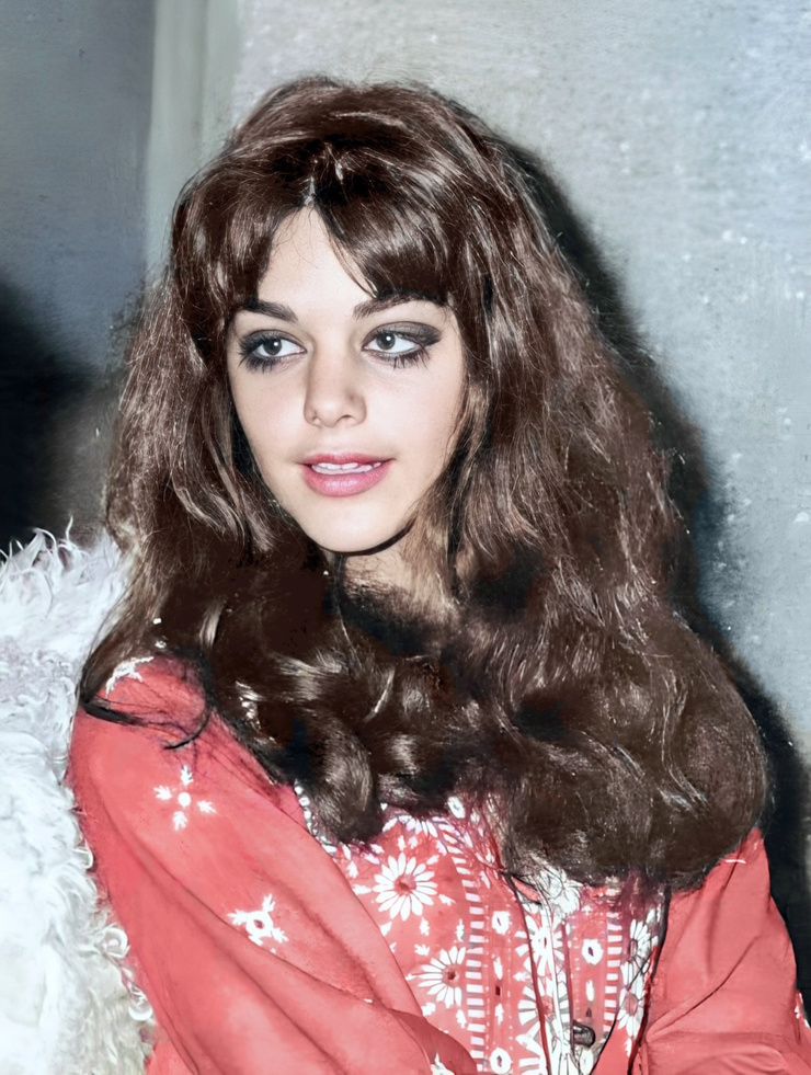 Tina Aumont