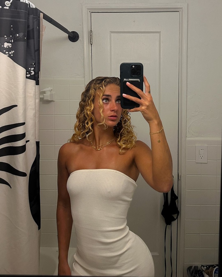 Claire Stone picture