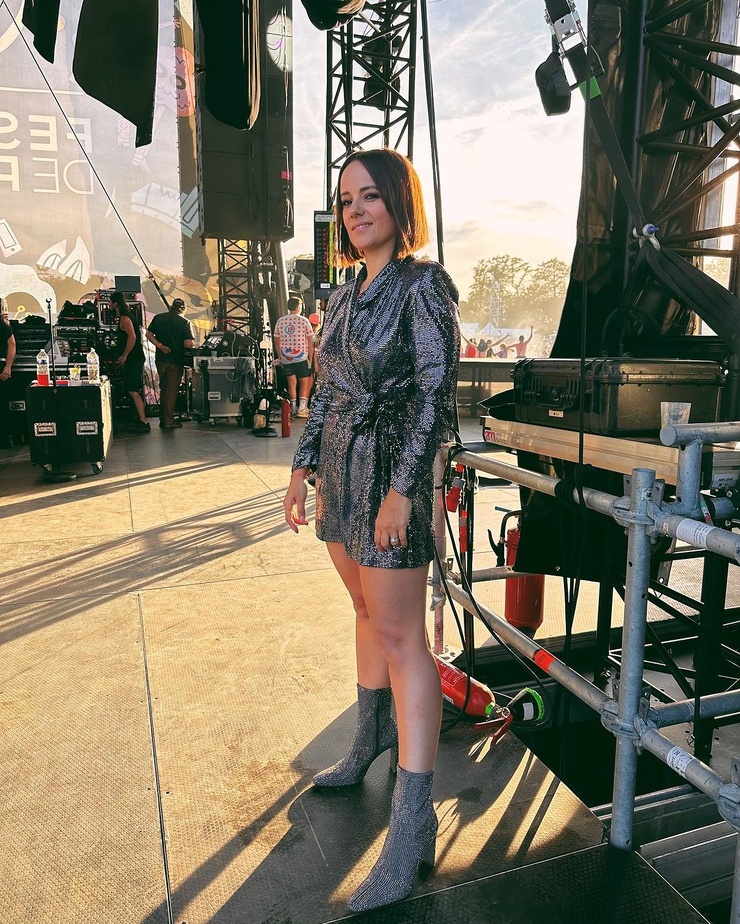 via Instagram (@alizeeofficiel)