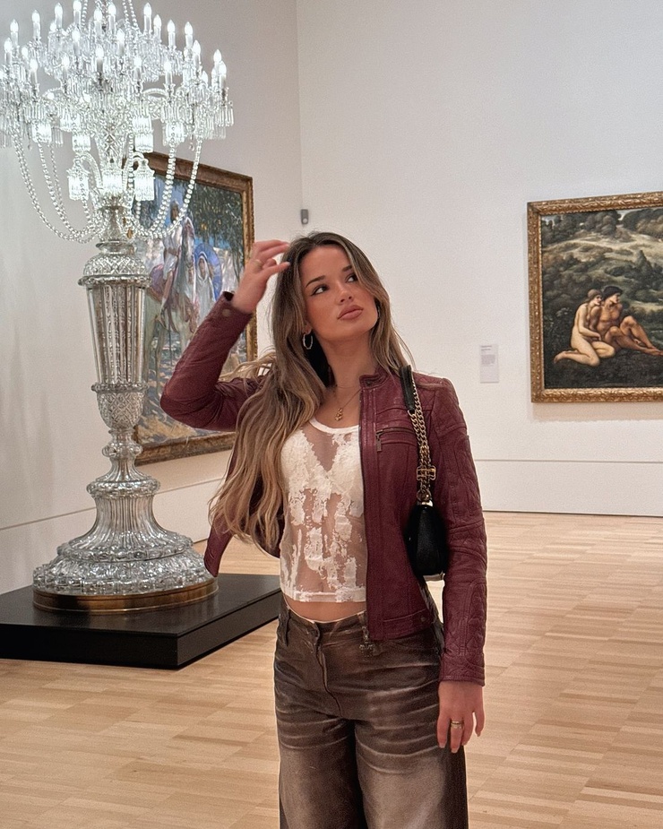 Isabelle Clarke (model) image