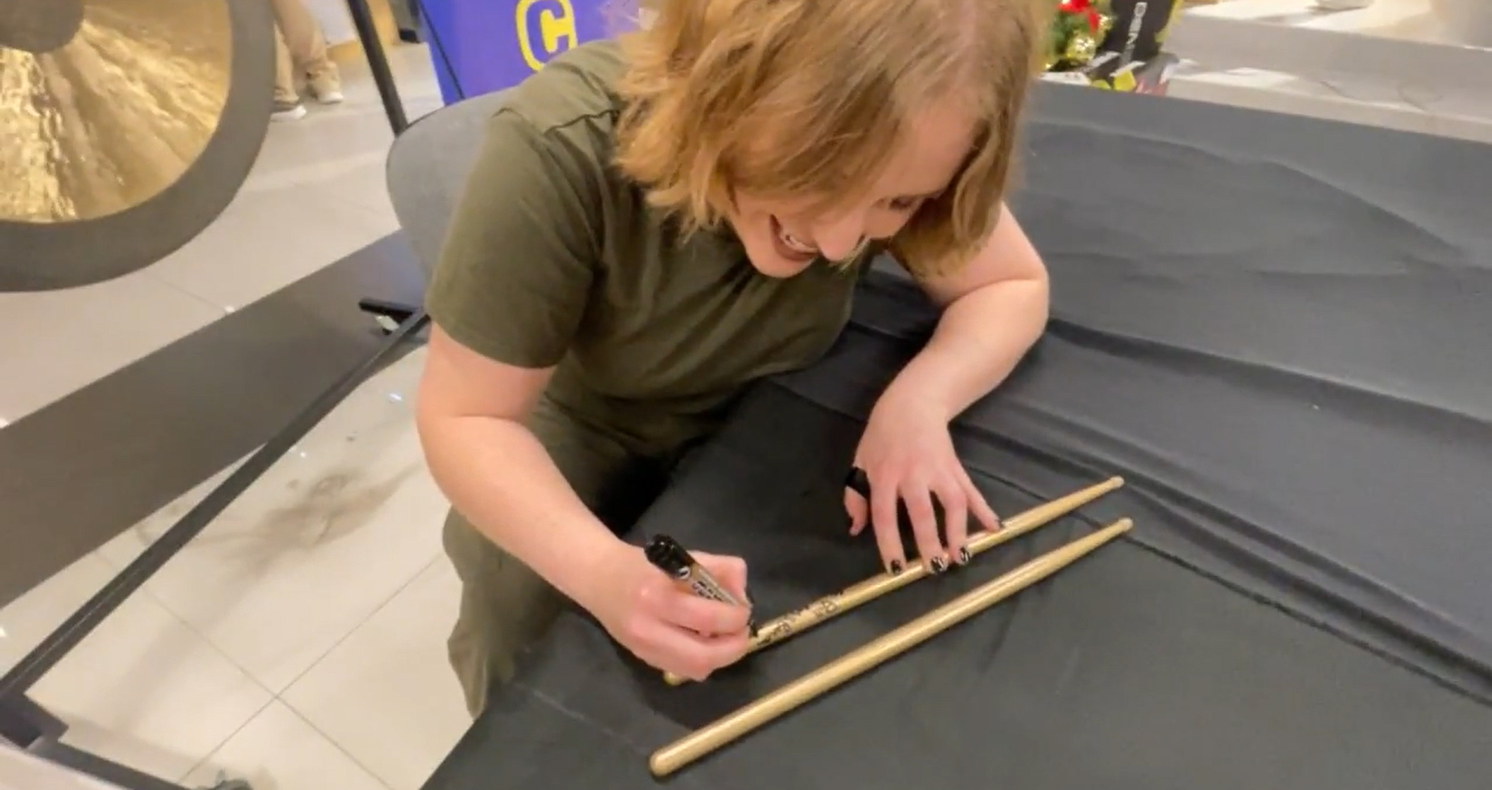 Ma'am Lozz Benson (Musician) #Idol Welcome To The