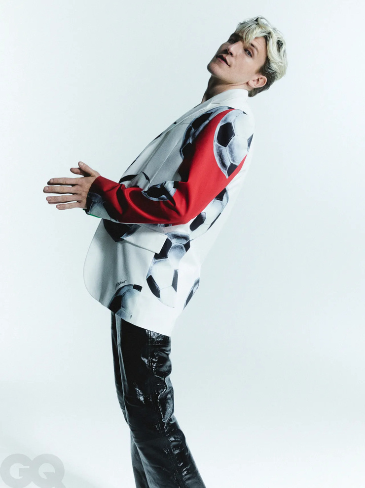 Picture of Ewan Mitchell