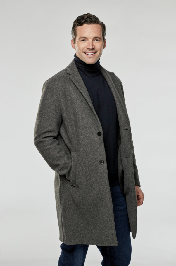 Picture of Ian Harding