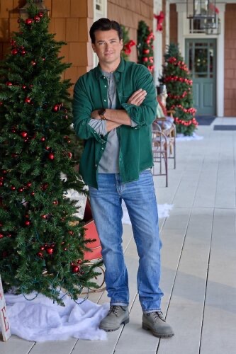 Deck the Walls picture