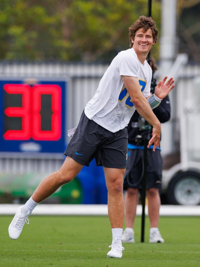 Justin Herbert picture