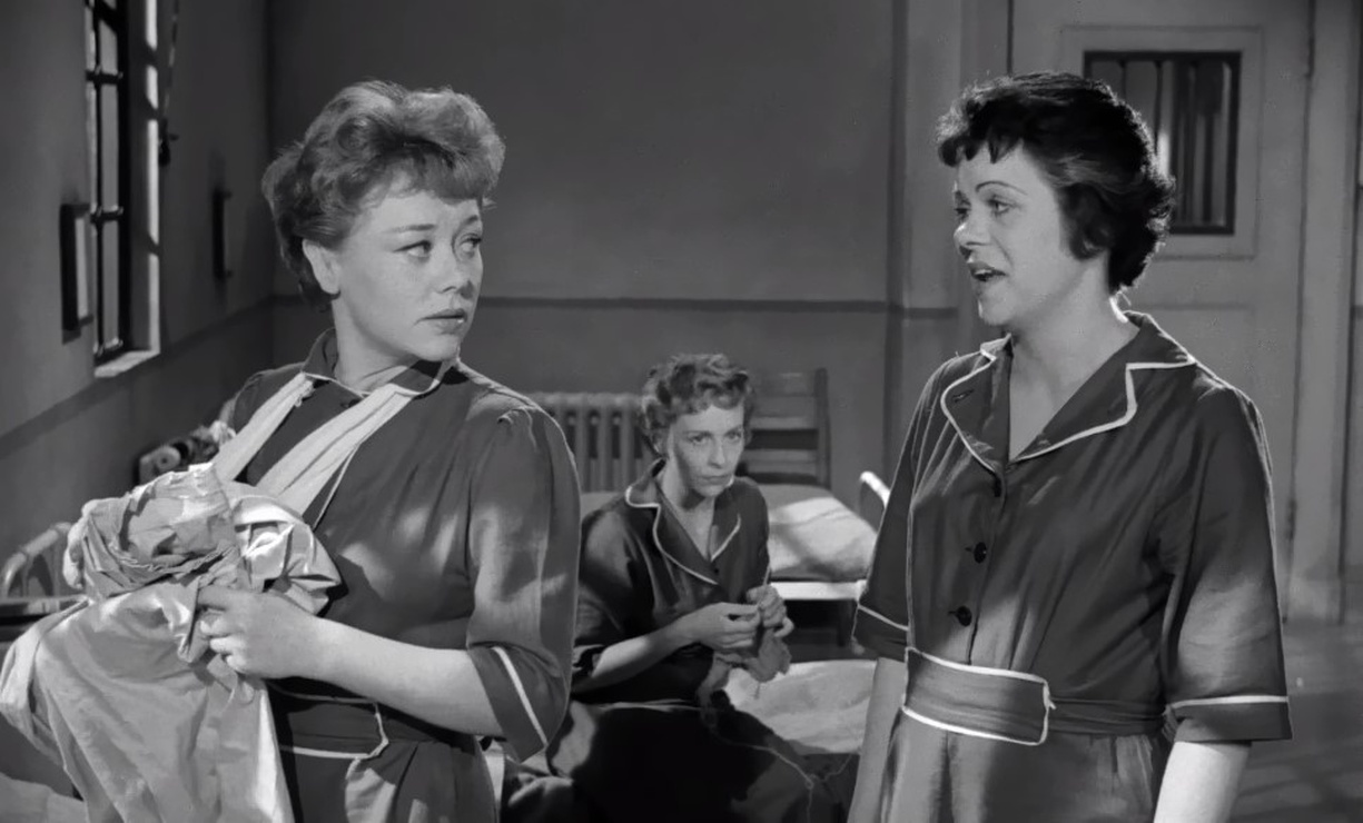 Glynis Johns and Rachel Roberts