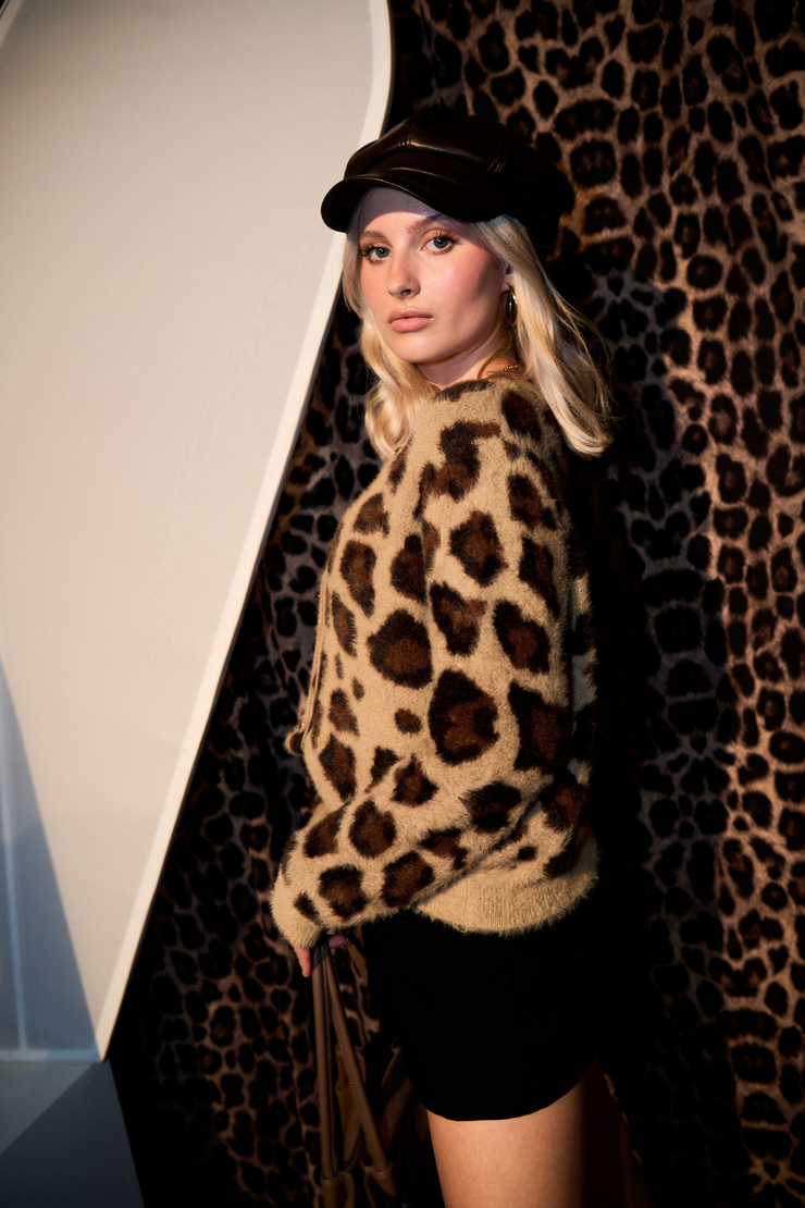 OLA SZKOLDA SEXY HOT PHOTOS - LEGS