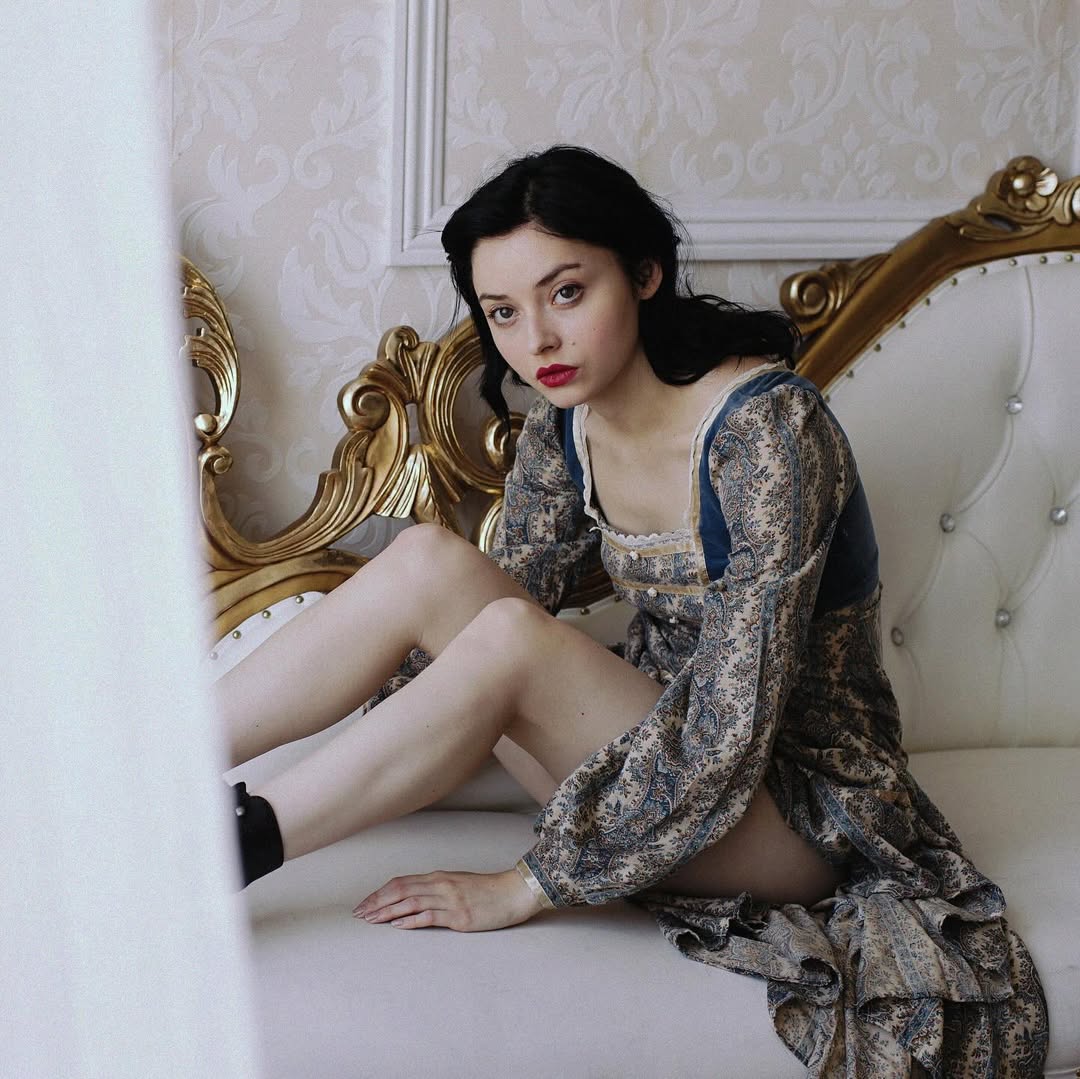 Picture of Alina Lee